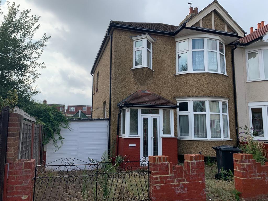 Newbury Road, Ilford, Essex 3 bed end of terrace house for sale - £525,000