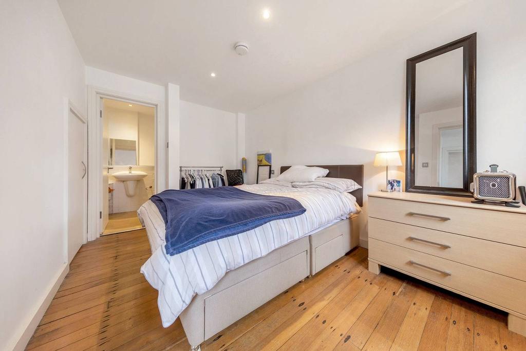 Radbourne Road, Balham, London, SW12 2 bed flat - £2,800 pcm (£646 pw)