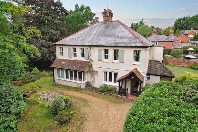 Ford Lane, Farnham 4 bed detached house - £1,300,000