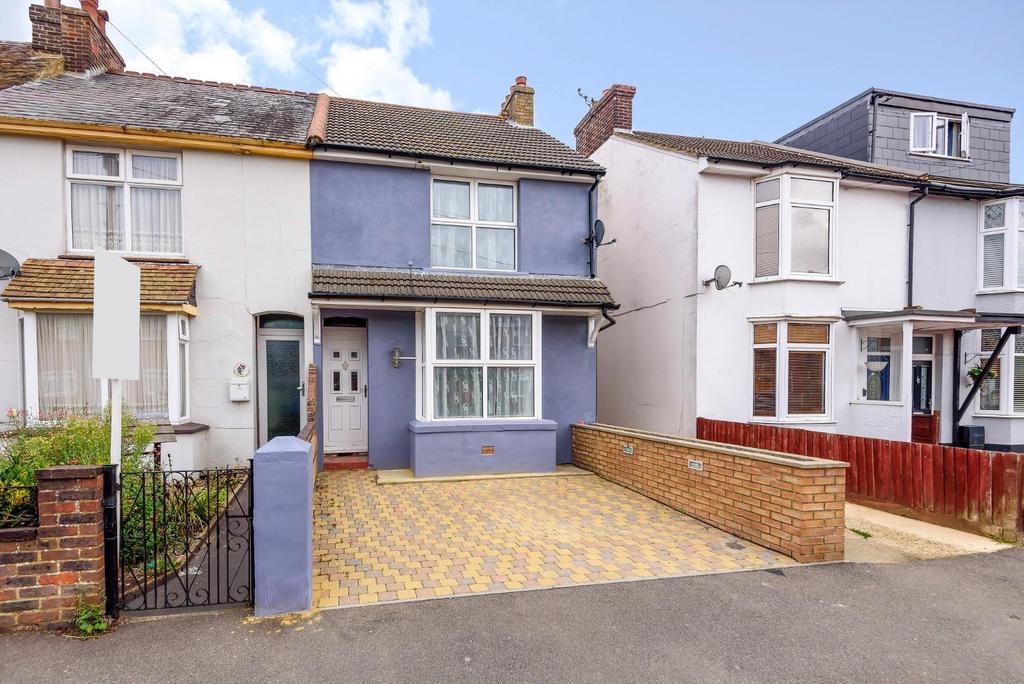 Osborne Road, Willesborough, Ashford... 3 bed end of terrace house - £ ...