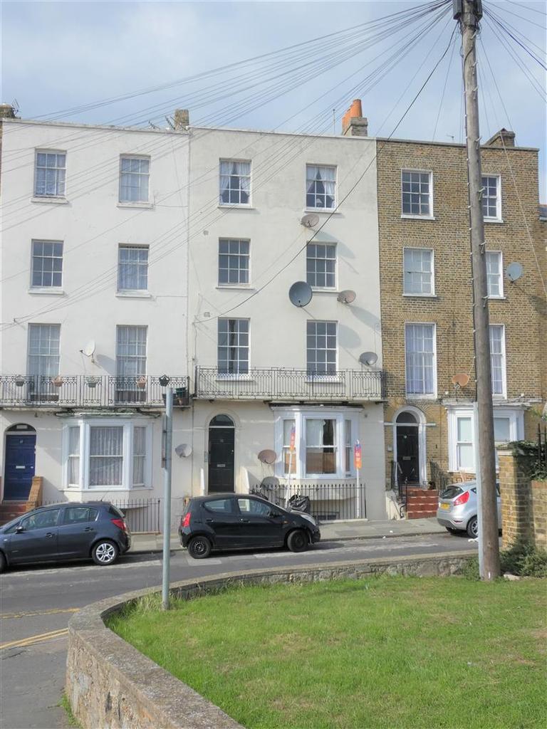 Trinity Square, Margate 1 bed flat - £750 pcm (£173 pw)
