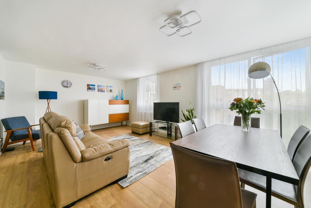 China Court, Asher Way, London, E1W 2 bed flat - £2,708 pcm (£625 pw)