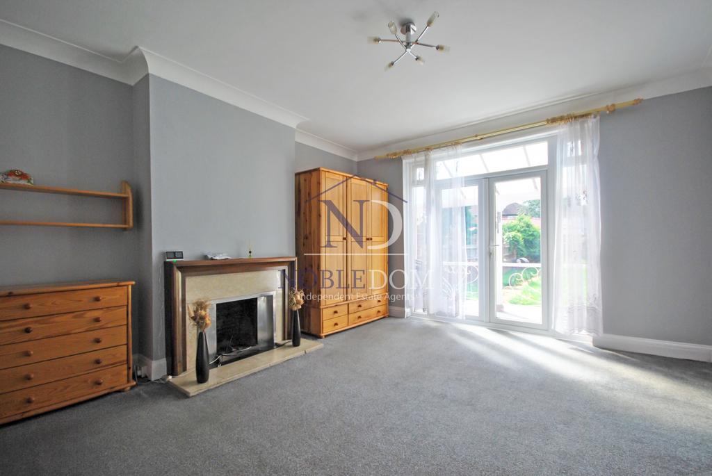 Isleworth, TW7 5HG 3 bed semi-detached house - £2,500 pcm (£577 pw)