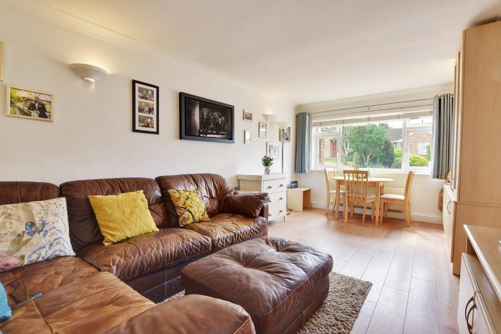 Brabham Close, Silverstone, NN12 3 bed property - £390,000