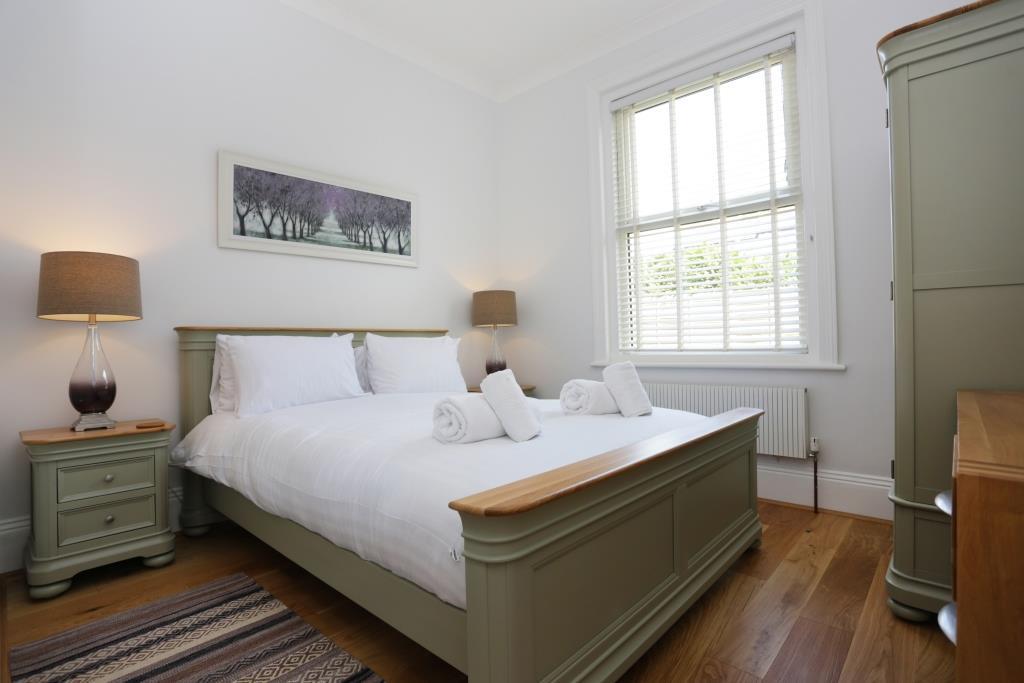 Groveley Road, Westbourne, Bournemouth 2 bed ground floor flat - £1,050 ...