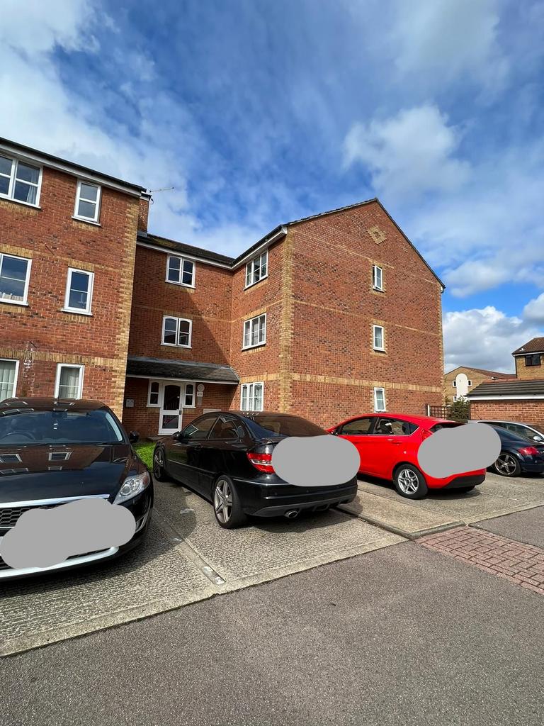 Redford Close, Feltam, TW13 1 bed flat to rent - £1,250 pcm (£288 pw)
