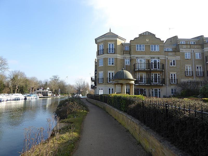 Regents Riverside, Brigham Road, Reading, RG1 2 bed apartment - £1,450 ...