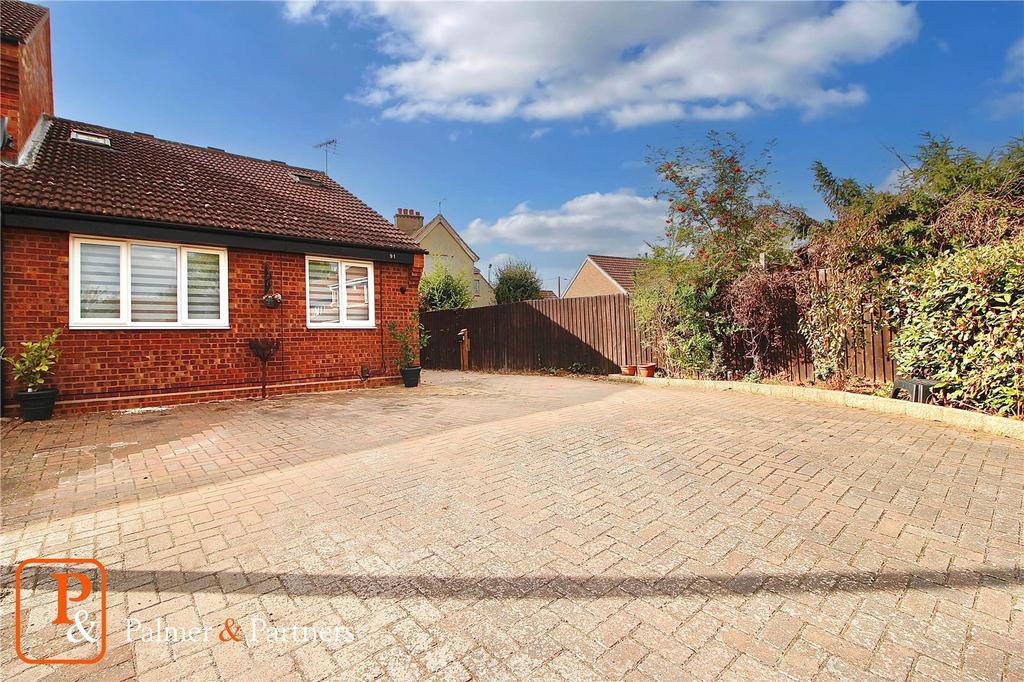 Yew Tree Rise, Pinewood, Ipswich... 3 bed bungalow - £300,000