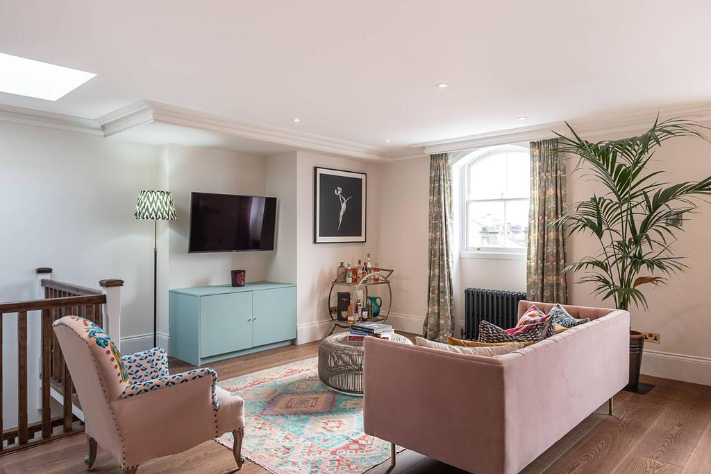 Phillimore Place, Phillimore Estate... 2 bed flat - £6,912 pcm (£1,595 pw)