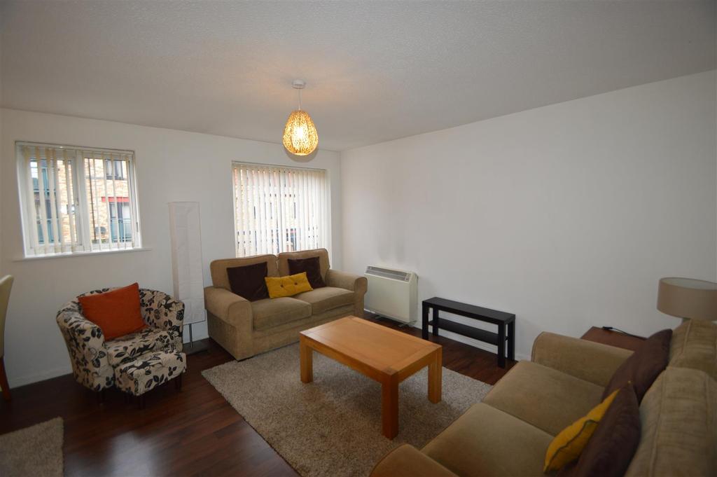1E Rolls Crescent, Hulme, Manchester 2 bed flat - £1,000 pcm (£231 pw)