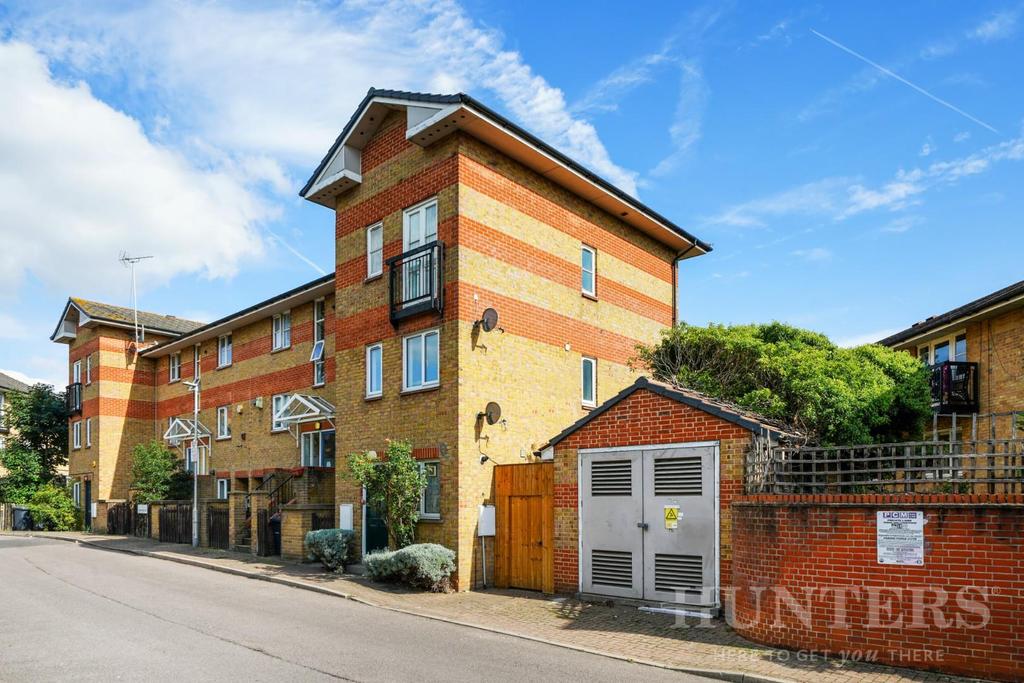 Copperfield Drive, London, N15 4UF 2 bed maisonette - £1,650 pcm (£381 pw)