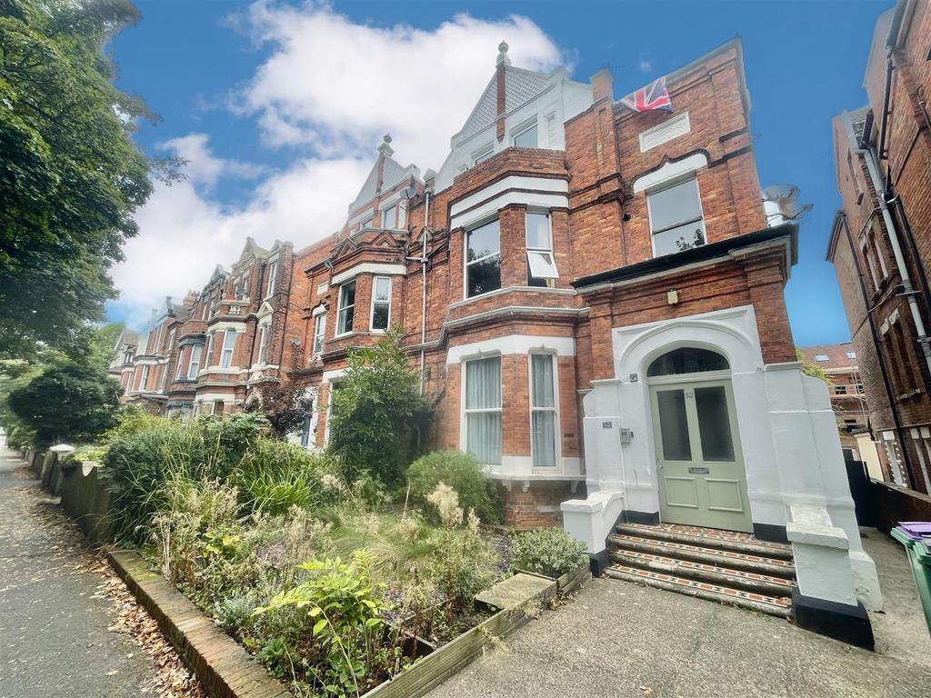 Bouverie Road West, Folkestone 1 bed maisonette - £775 pcm (£179 pw)