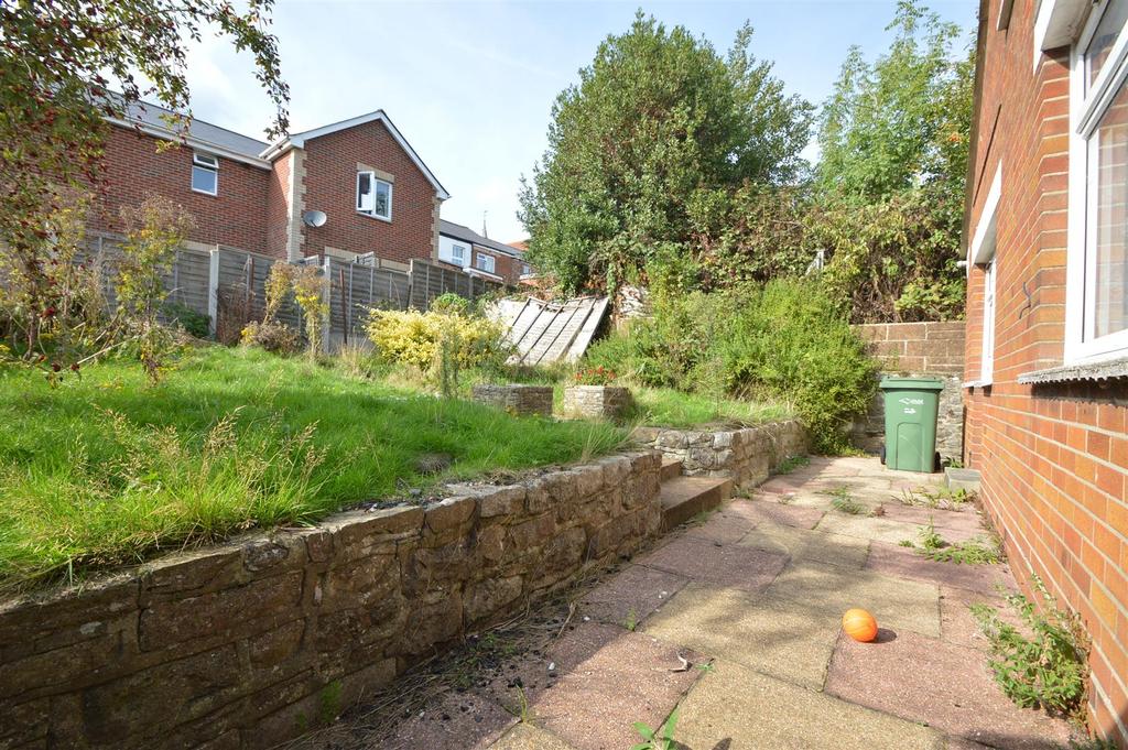 CENTRAL RYDE 2 bed detached bungalow - £220,000