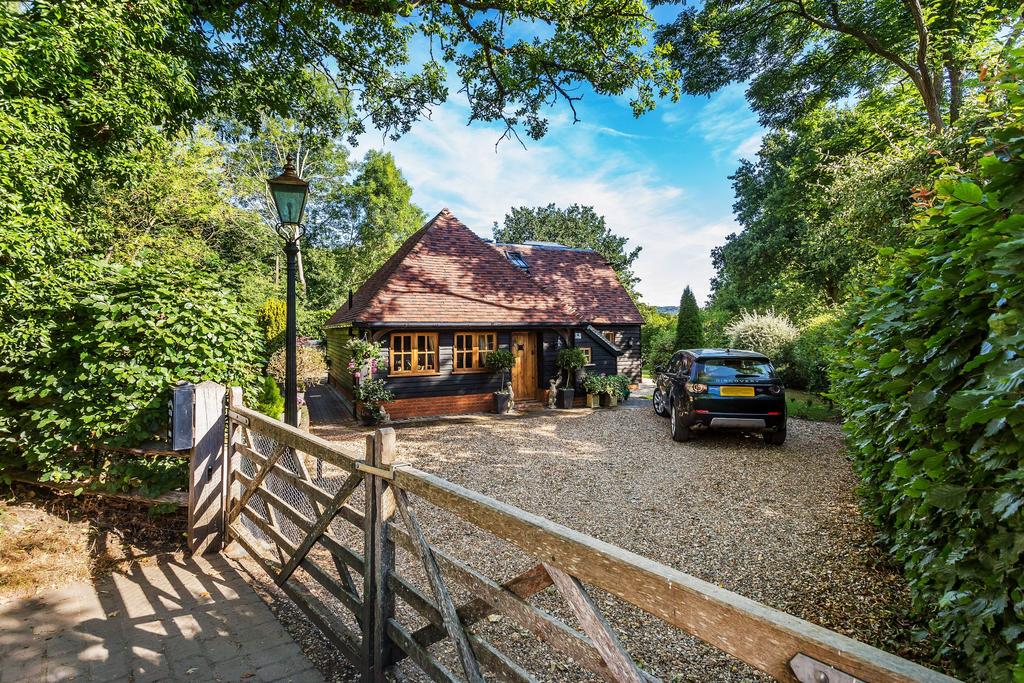 Bellmans Green Barn, Prettymans Lane... 3 bed detached house - £900,000
