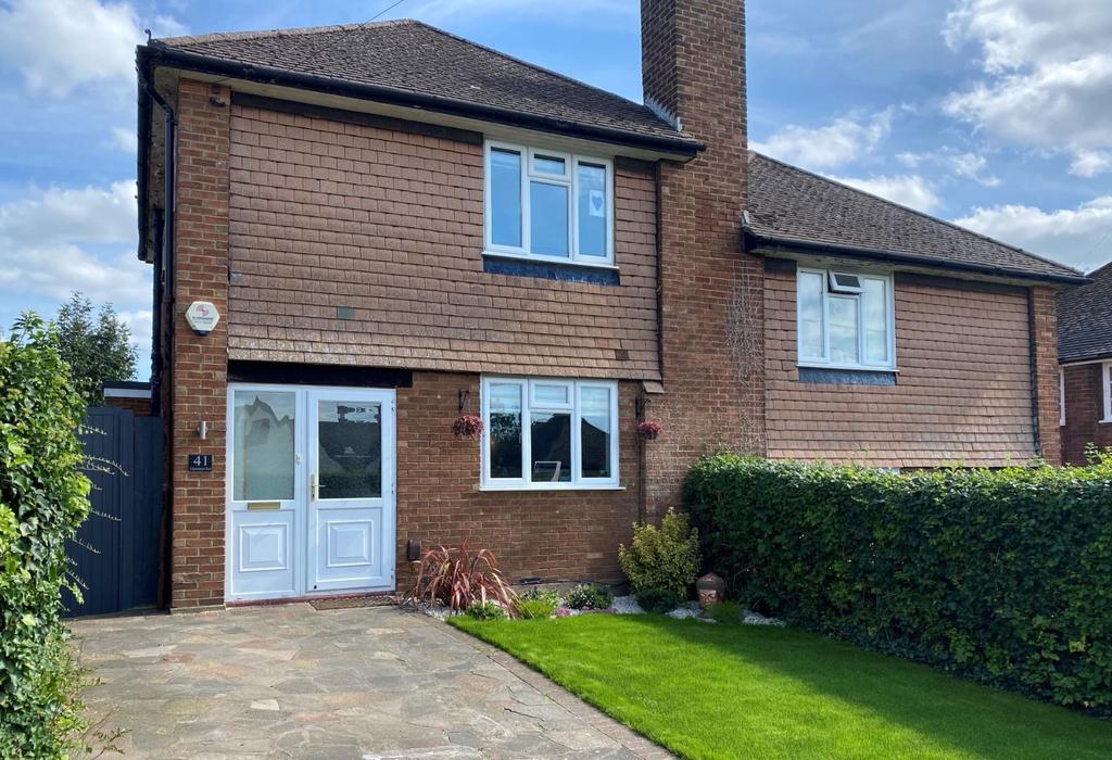 Chessmount Rise, Chesham... 3 bed semi-detached house - £500,000
