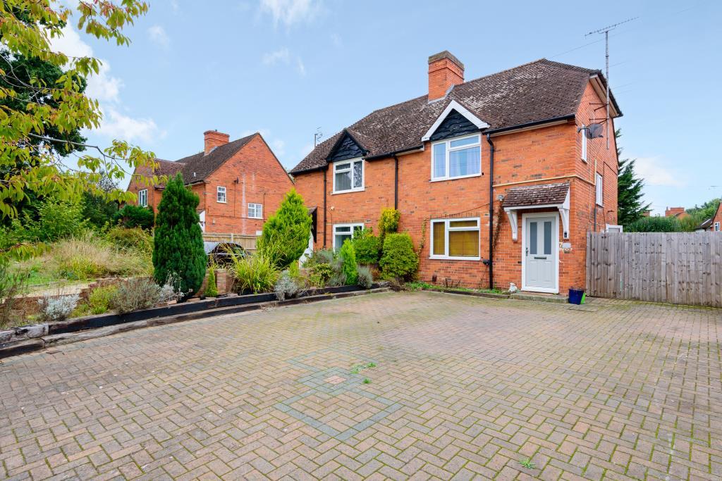 Cold Ash, Thatcham, RG18 3 bed semi-detached house - £375,000