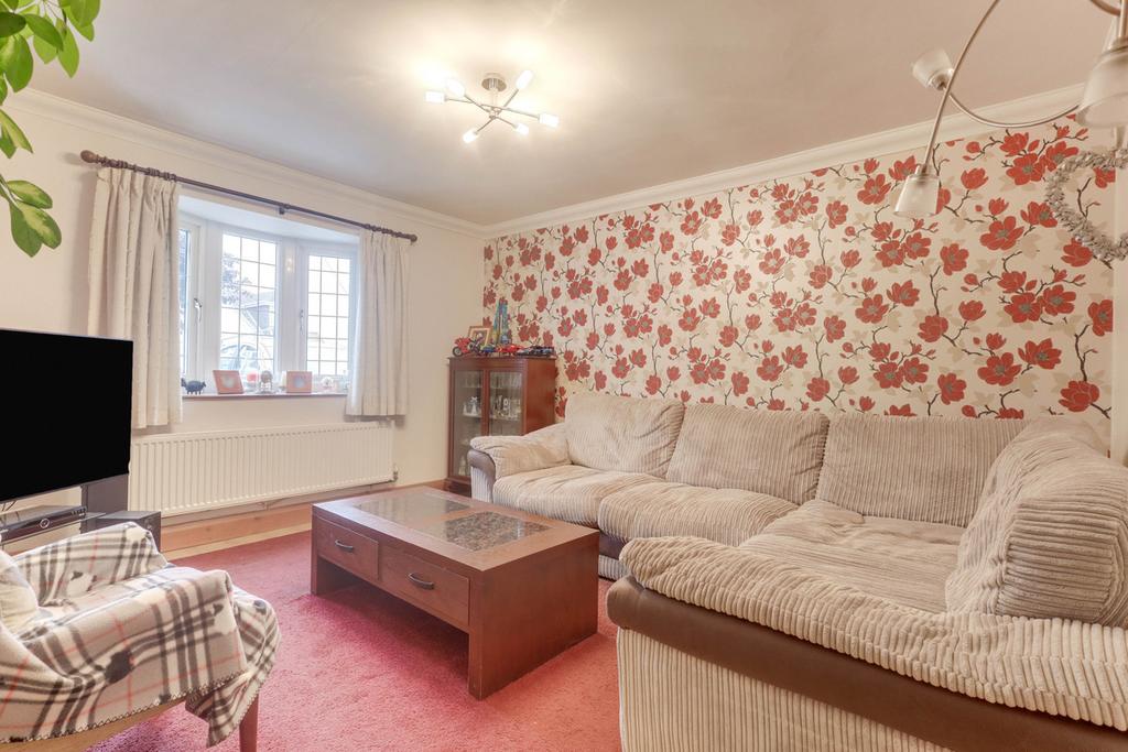 Beech Road, Benfleet, SS7 4 bed detached house - £575,000