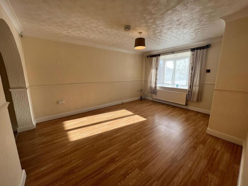 Melbourne Road, Lincoln, LN6 3 bed link detached house - £185,000