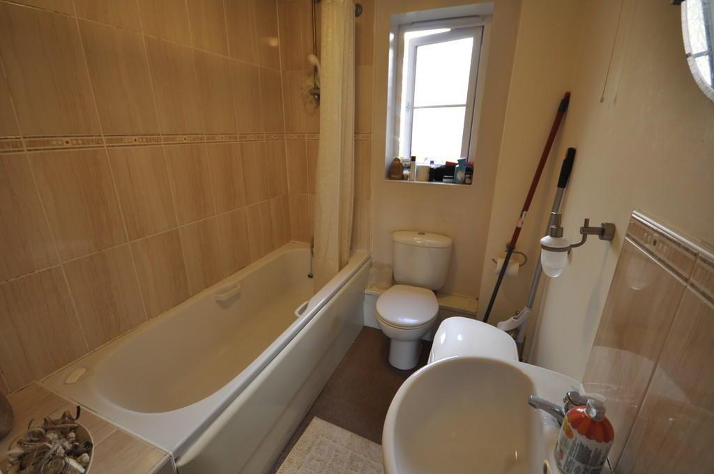 Clova Road, London, E7 2 bed terraced house - £1,650 pcm (£381 pw)