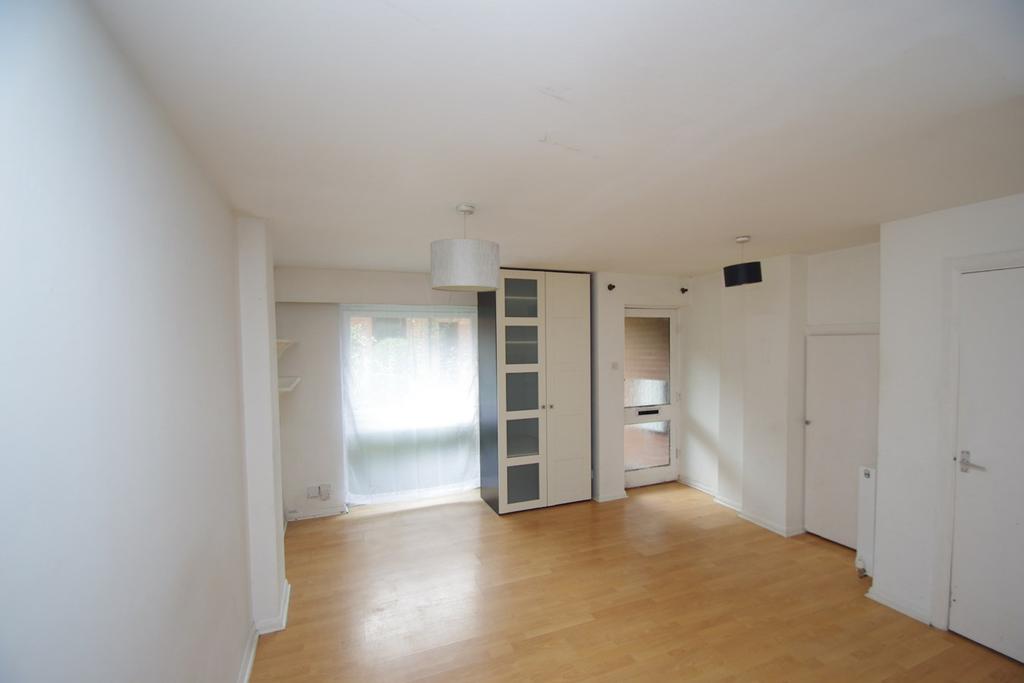 Lynbury Court Rickmansworth Road Watford Wd18 1 Bed Maisonette £