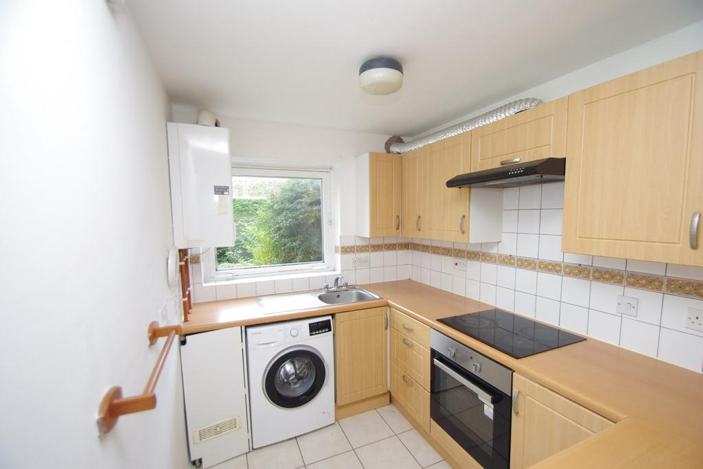 Lynbury Court Rickmansworth Road Watford Wd18 1 Bed Maisonette £