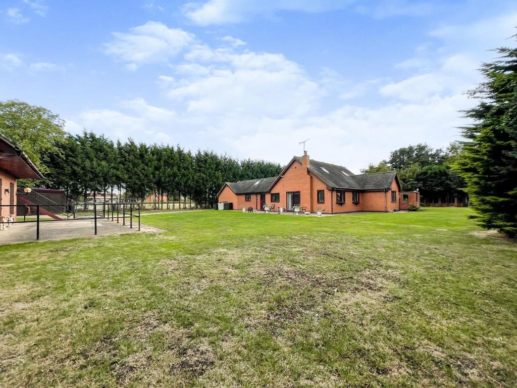 Newnham Lane, Brinklow, Rugby 4 bed detached house - £700,000
