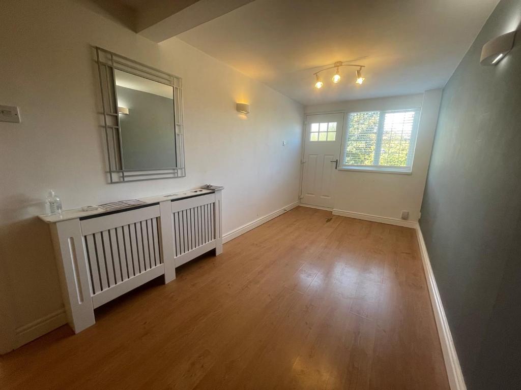 Bower Lane, Rugeley WS15 2RD 3 bed house - £850 pcm (£196 pw)
