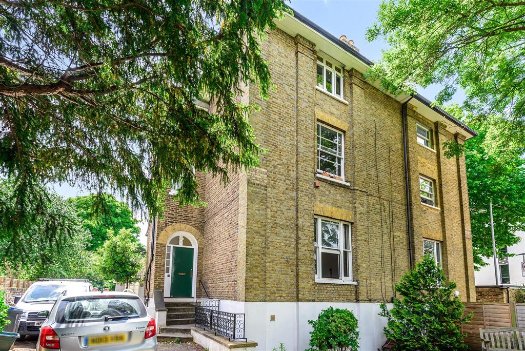 Berrylands Road, Surbiton 2 bed flat - £1,350 pcm (£312 pw)