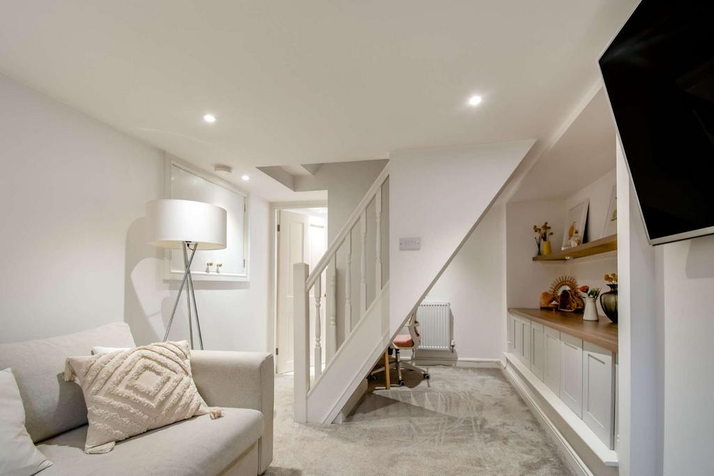 North Lodge Avenue, Harrogate, HG1 3HX 3 bed end of terrace house - £ ...