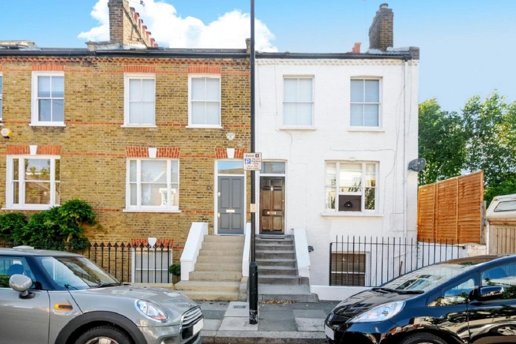 Priory Road, Chiswick 1 bed flat - £500,000