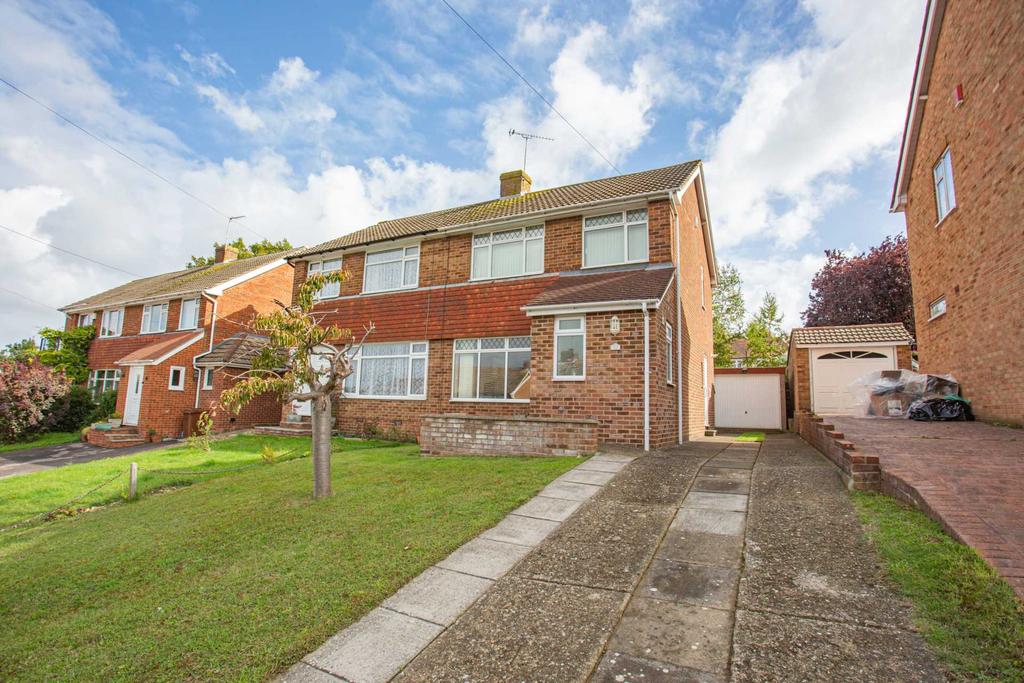 Beaulieu Rise, Rochester 3 bed semi-detached house - £350,000