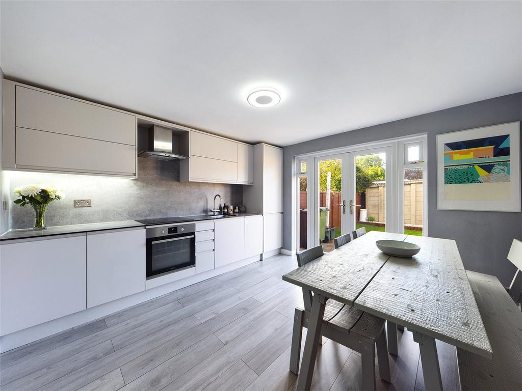Springbank Grove, Cheltenham... 3 bed semi-detached house - £300,000