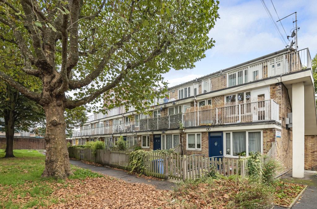 Cadbury Way London SE16 1 bed maisonette - £315,000