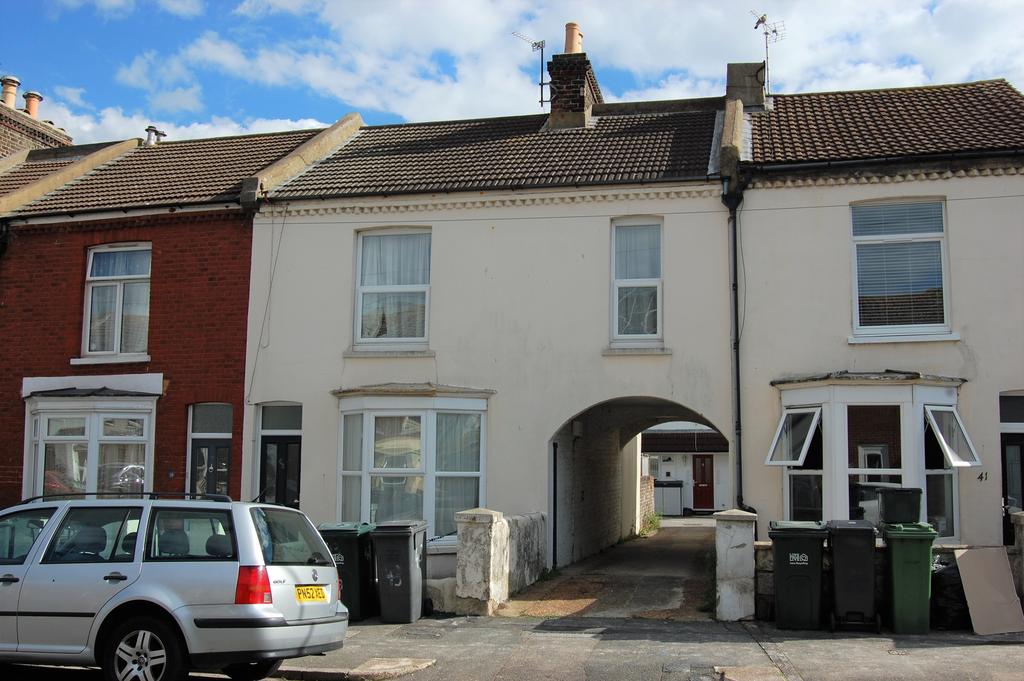 Longstone Road, Eastbourne BN21 3 bed terraced house - £1,200 pcm (£277 pw)