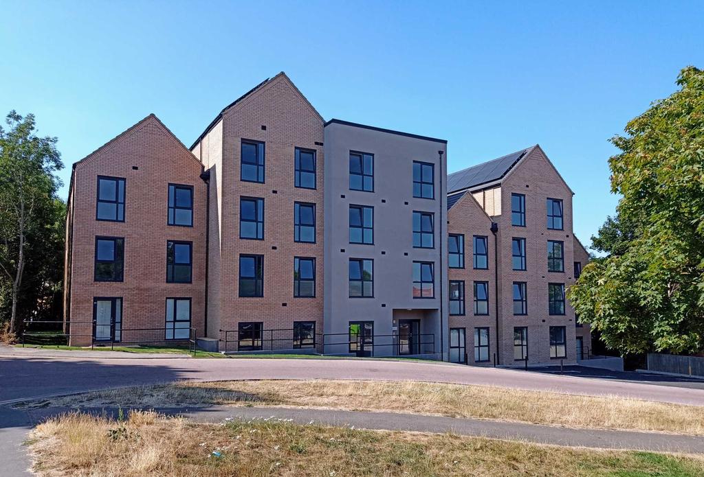22 Maple House, Hemel Hempstead 1 bed apartment - £225,000