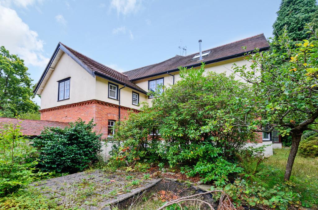 Waverley Drive, Camberley, Surrey, GU15 5 bed detached house - £1,000,000