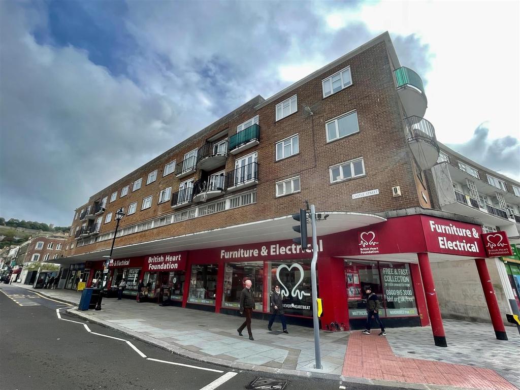 Craighton House, Castle Street, Dover 2 bed flat - £775 pcm (£179 pw)