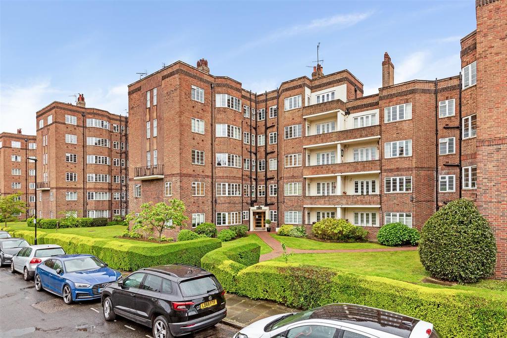 Chiswick Village, Chiswick, W4 2 bed flat - £1,900 pcm (£438 pw)
