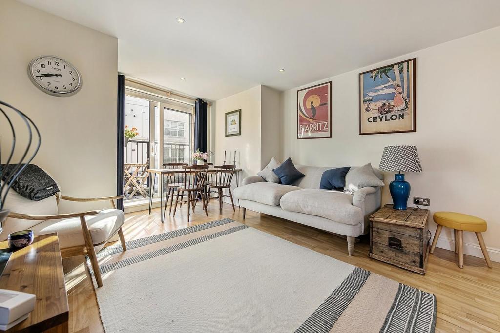 Dewey Lane, SW2 2 bed flat - £450,000