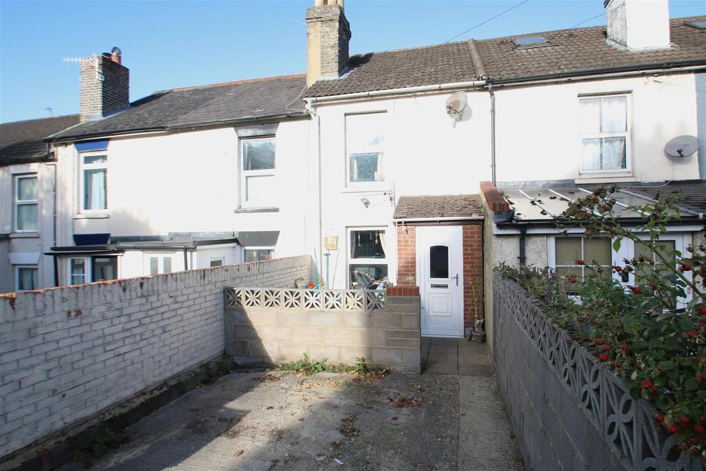 Churchfields Road, Salisbury 2 bed house - £199,950