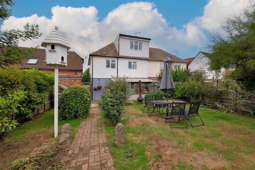 Laddingford, Maidstone 4 bed semi-detached house - £485,000