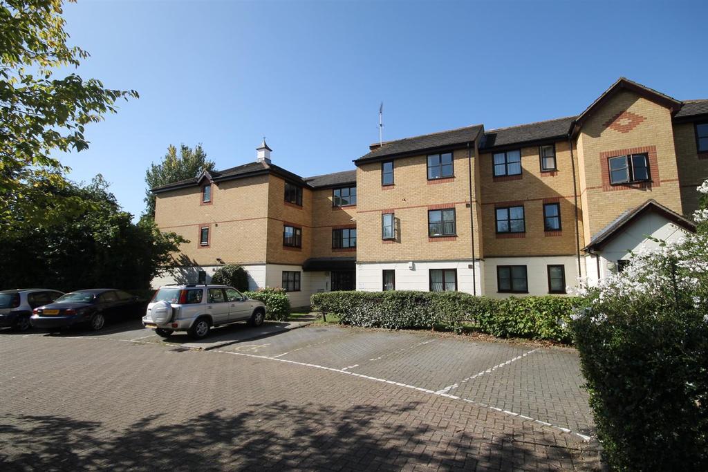 Mullards Close, Mitcham 2 bed flat - £1,300 pcm (£300 pw)