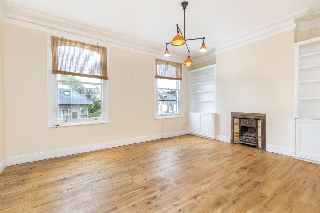 Ramsden Road, Balham, SW12 2 bed duplex - £2,492 pcm (£575 pw)
