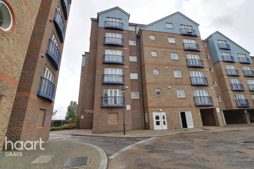 Argent Court, Grays 2 bed flat - £250,000