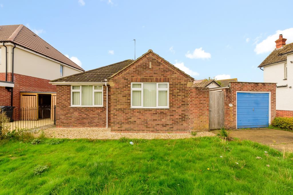 Thatcham, Berkshire, RG19 2 bed detached bungalow - £350,000