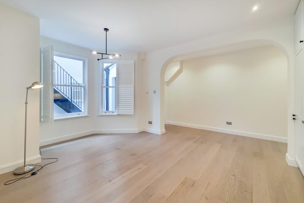 Barons Court Road, Barons Court 2 bed apartment - £595,000