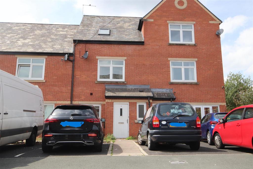 Pendle Court, Leigh, WN7 3AB 3 bed townhouse - £160,000