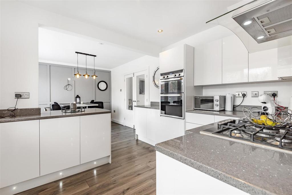 Hayman Avenue, Leigh, WN7 3UF 4 bed semi-detached house - £350,000