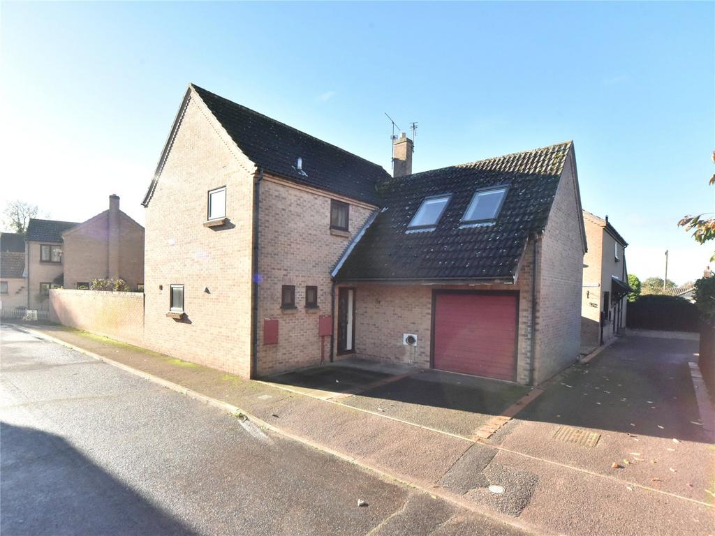 Churchill Drive, Mildenhall, Suffolk... 4 bed detached house - £1,440 ...