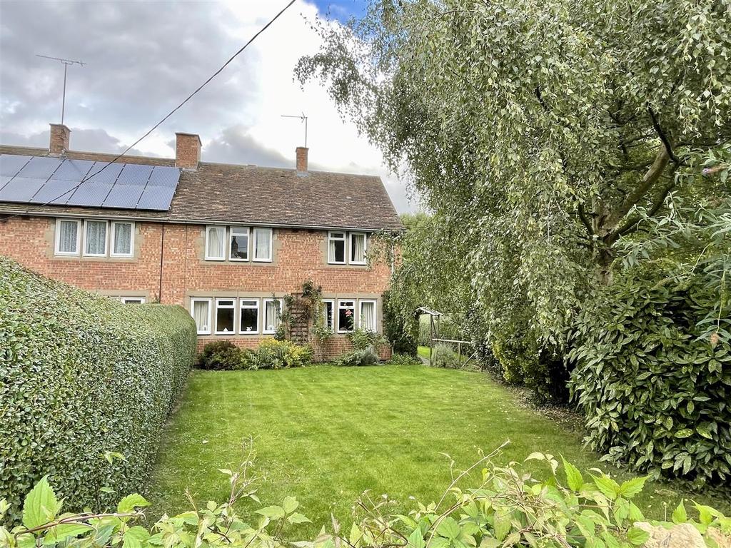 Station Road, Morcott, 3 bed semi-detached house - £325,000